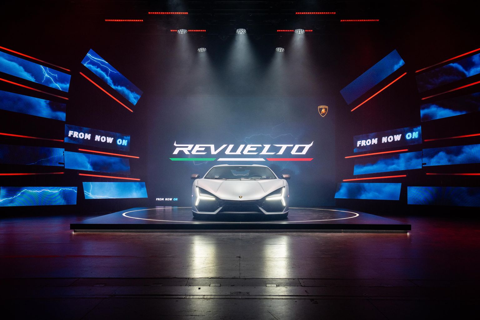Lamborghini Revuelto V12 Hybrid HPEV - cars of the legend